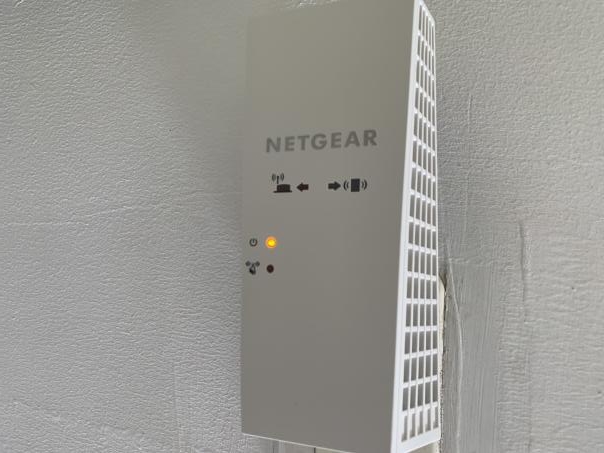 AC2200 Nighthawk X4 WiFi Mesh Extender Model EX7300v2 Amber/Orange Led ...