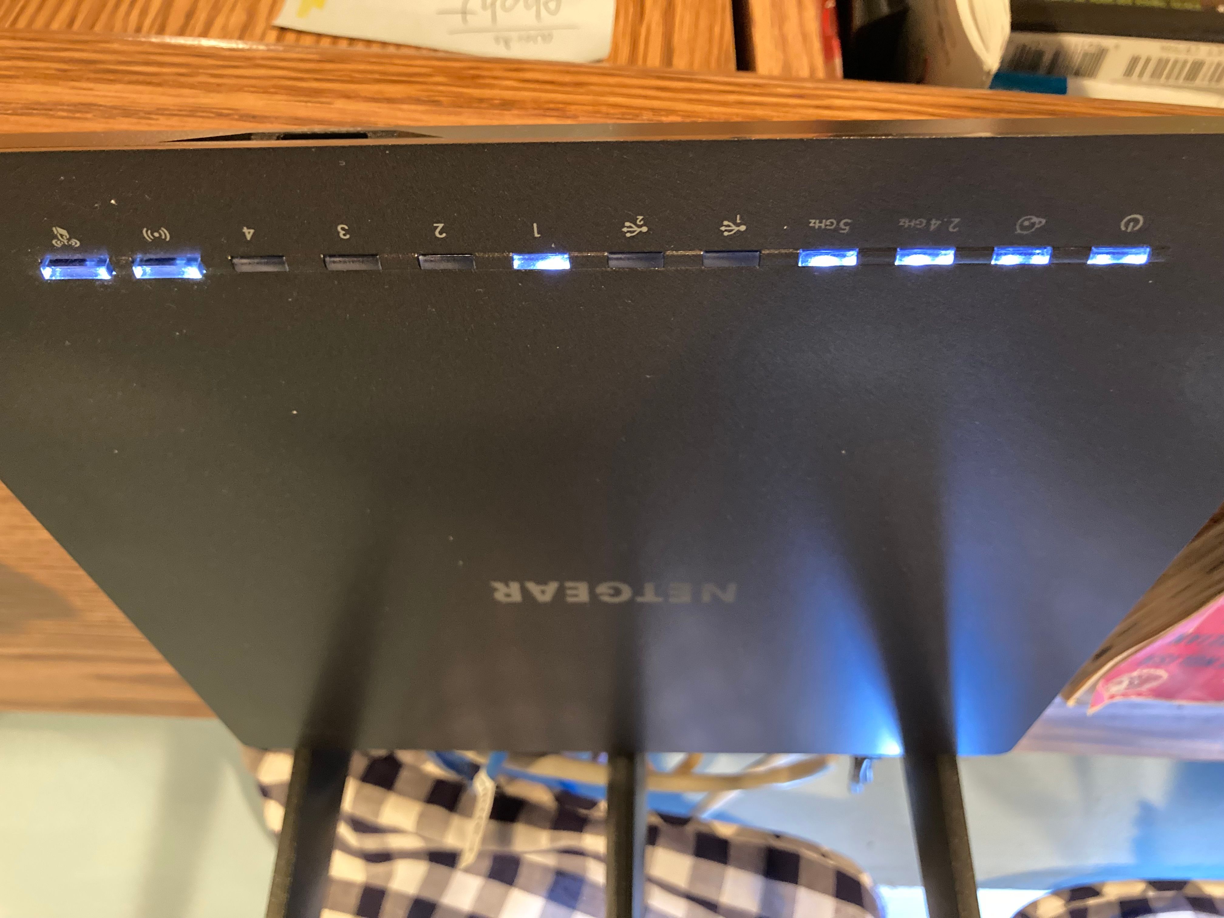 Nighthawk R7000 blue light not connecting to Wi-Fi | NETGEAR Communities