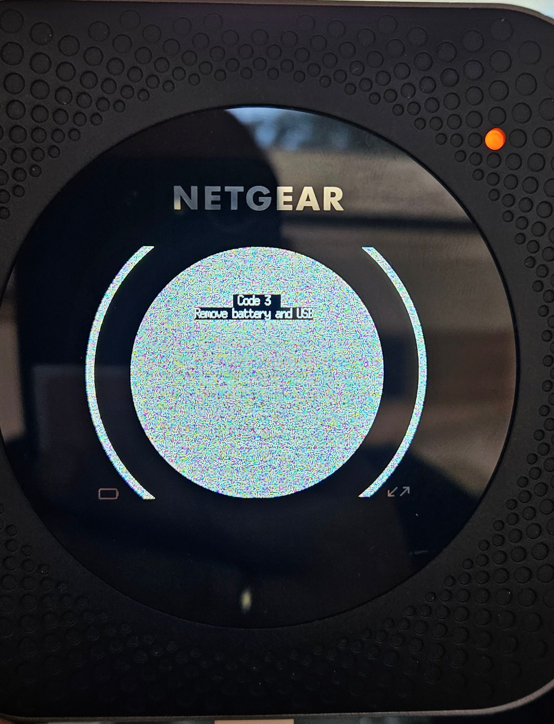 Nighthawk M1, Code 3 - Remove battery ans USB | NETGEAR Communities